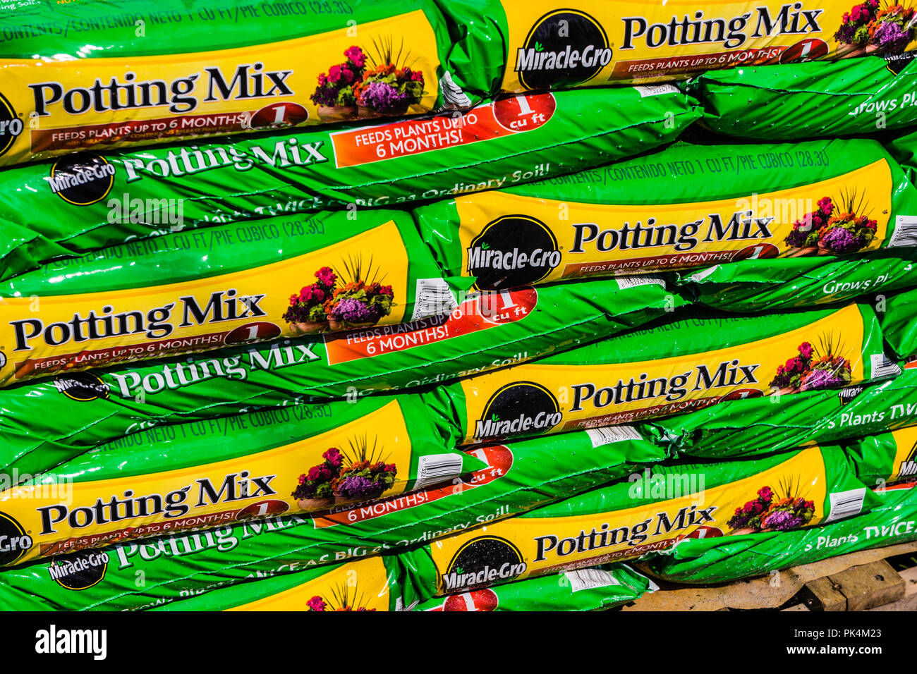 Bags of potting mix hi-res stock photography and images - Alamy