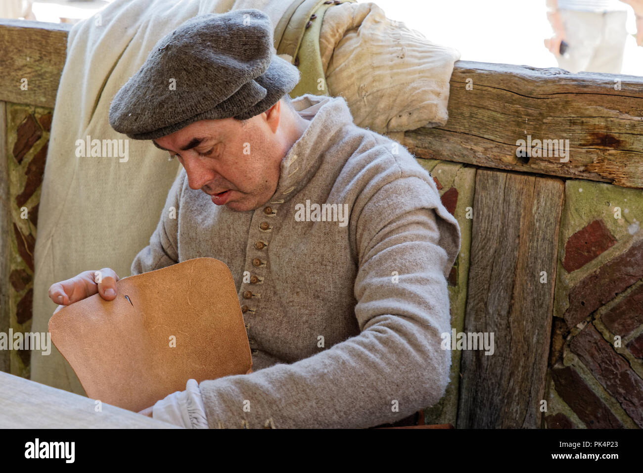 Tudor craftsmen hi-res stock photography and images - Alamy