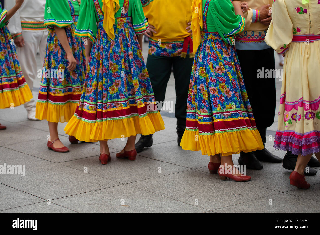 Russian folk dance group Stock Photo - Alamy