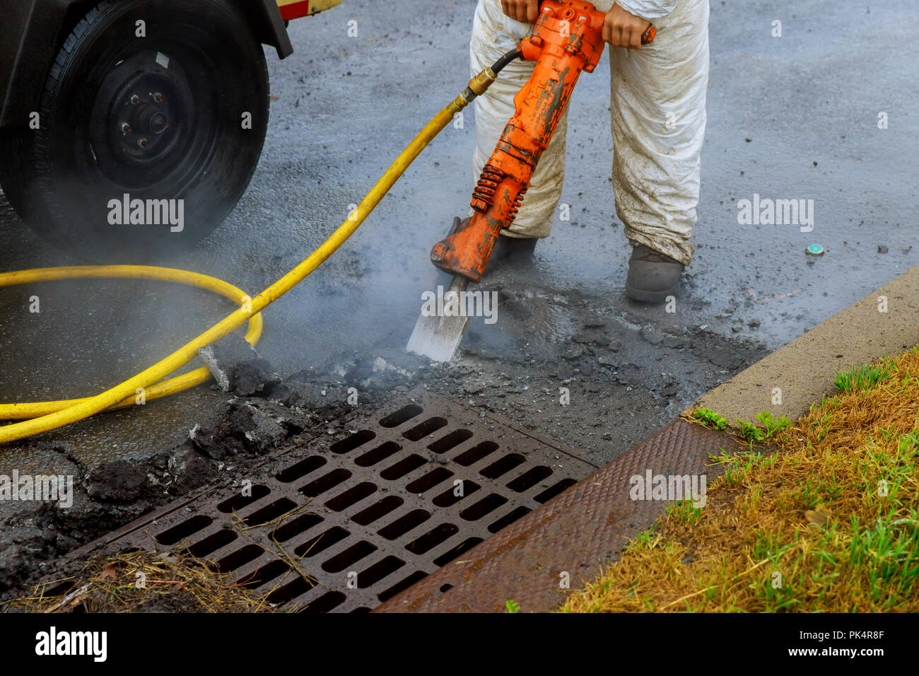 Man breaking into building hi-res stock photography and images - Alamy