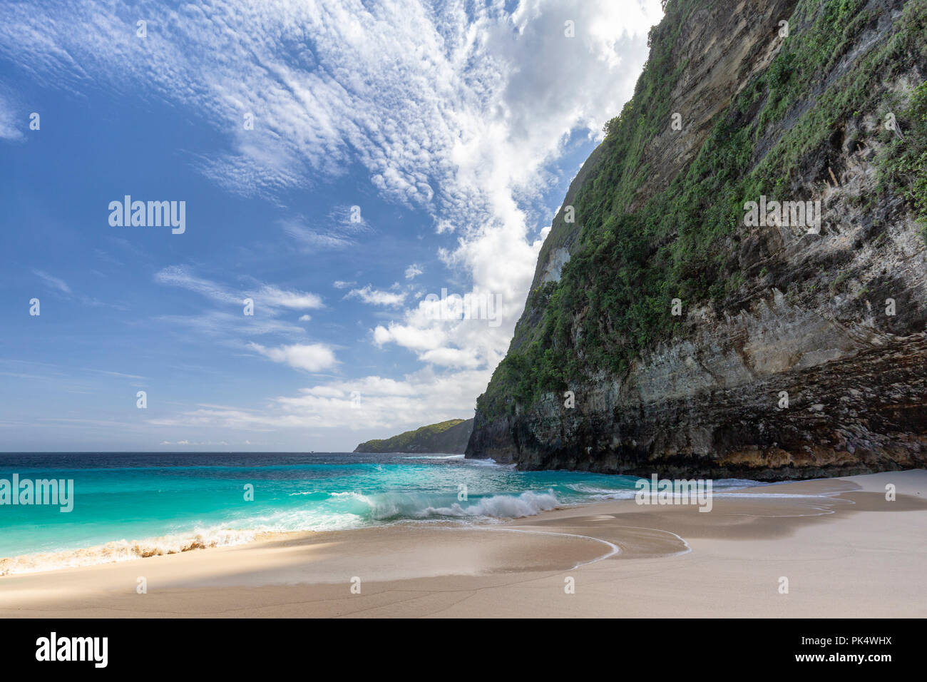 Clouds, blue sky and tropical surf at Kelingking Beach on Nusa Penida ...