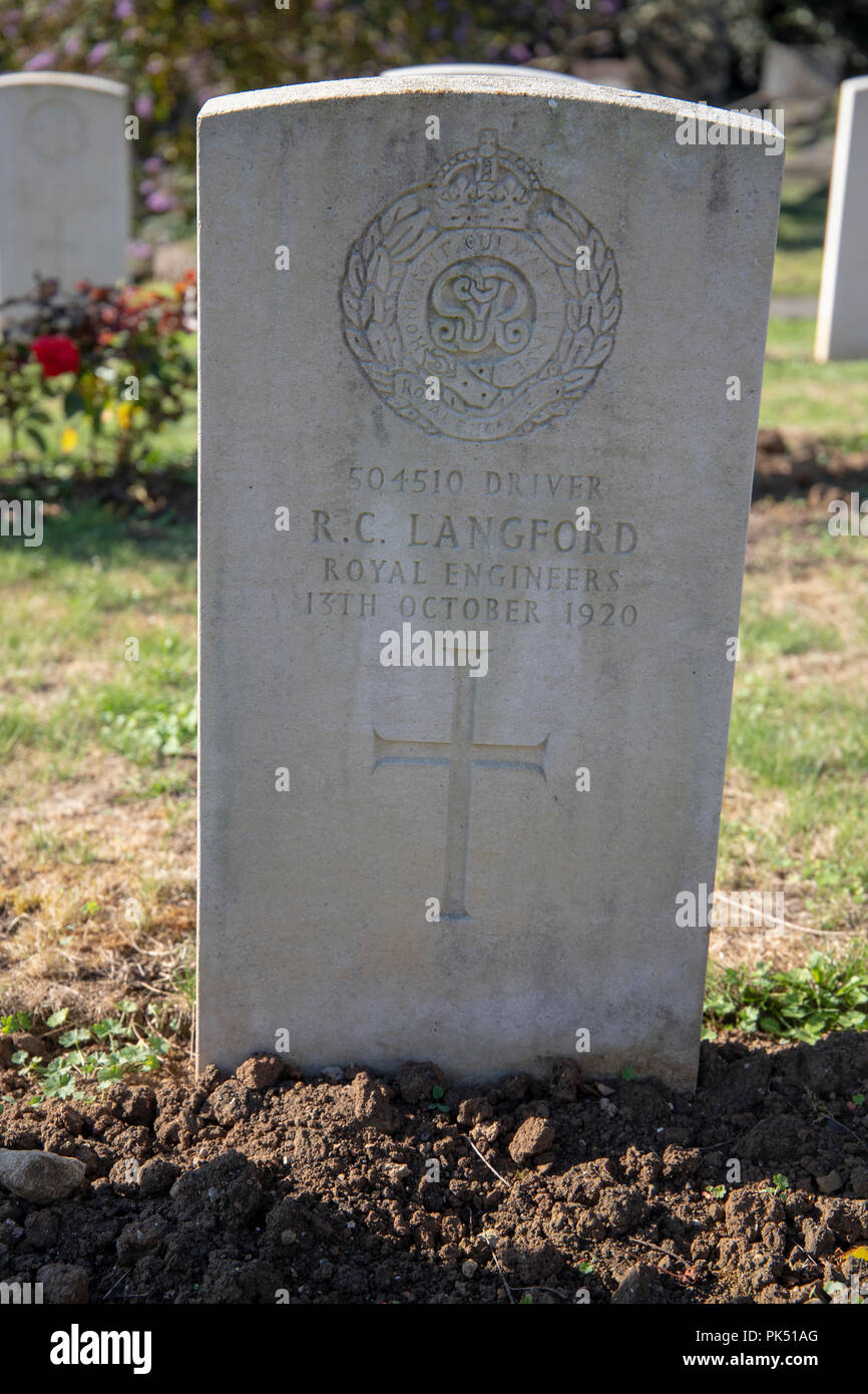 Commonwealth War Graves Commission Grave of R C Langford of the 550th ...