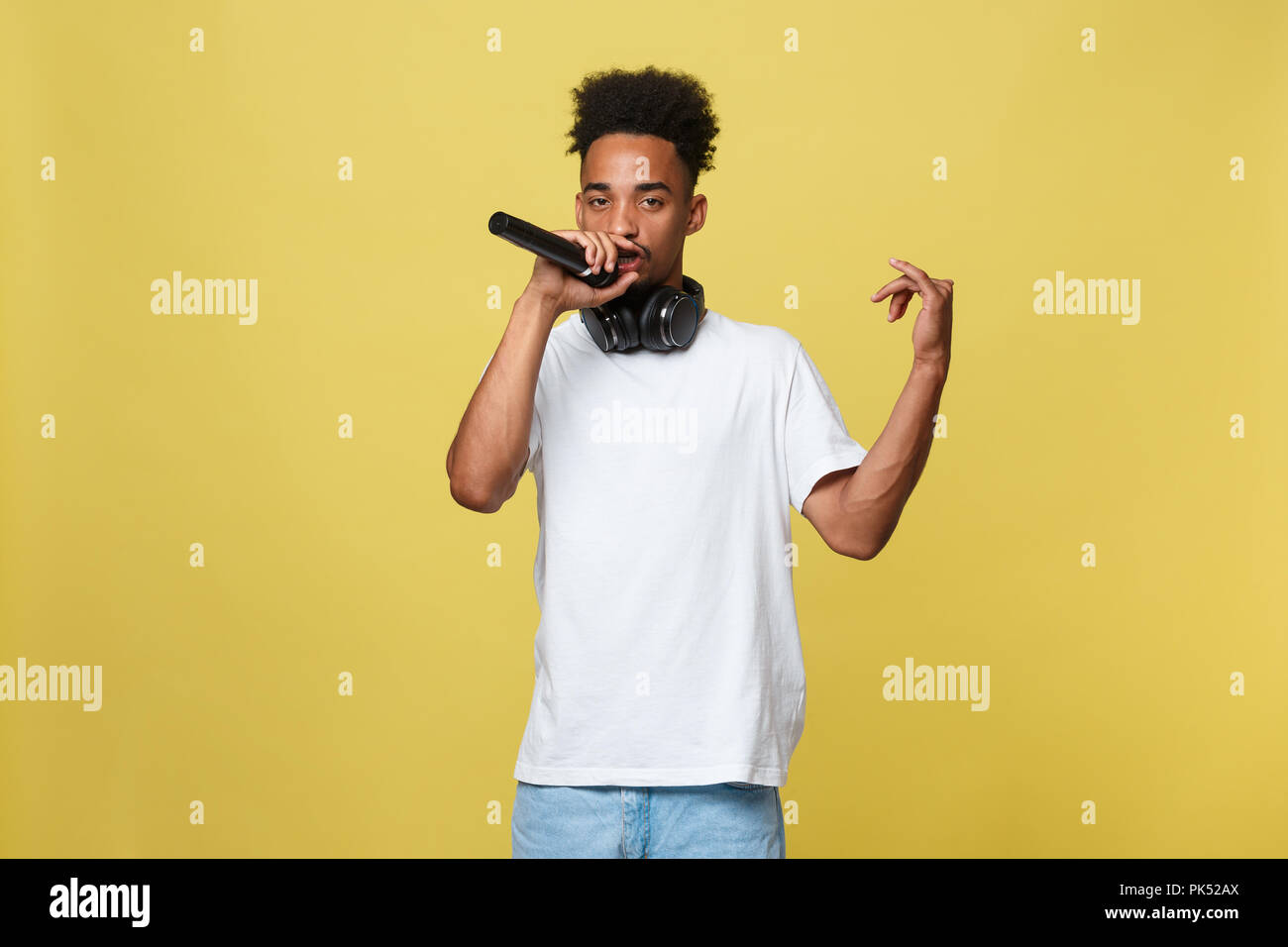 Male opera singer hi-res stock photography and images - Alamy