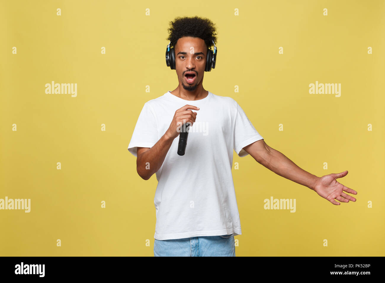 Male opera singer hi-res stock photography and images - Alamy