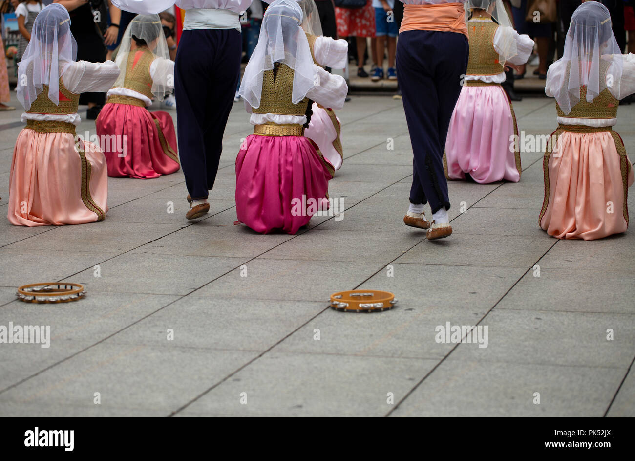 Serbian folk dance group Stock Photo - Alamy