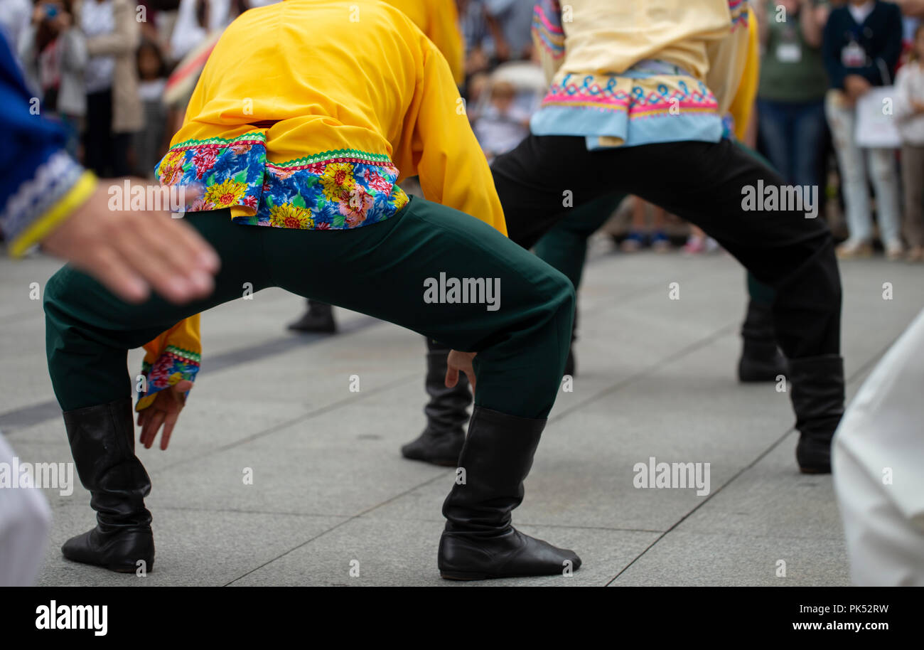 Russian folk dance group Stock Photo - Alamy