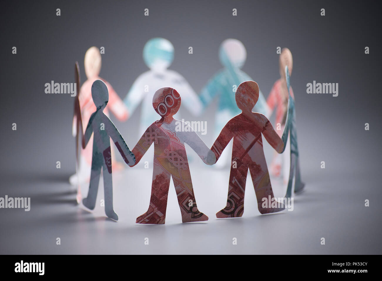 Circle of paper chain people hi-res stock photography and images - Alamy