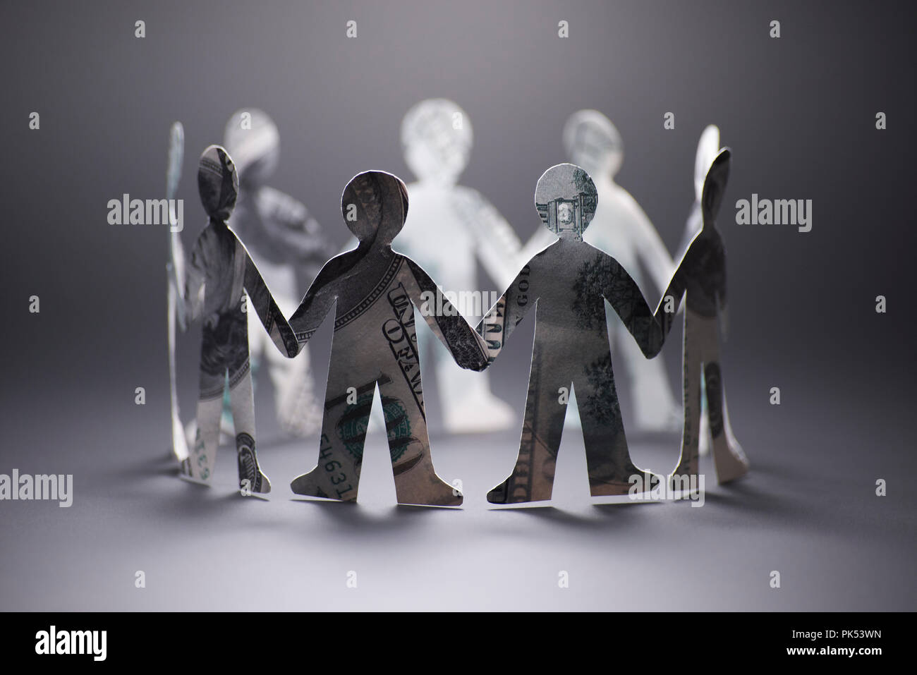 Circle of paper chain people hi-res stock photography and images - Alamy
