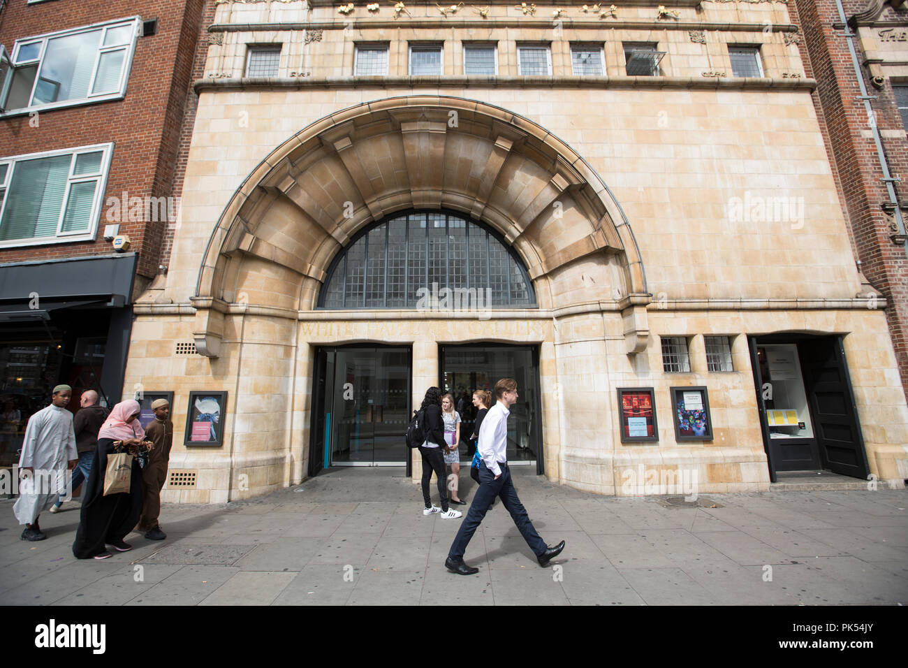 Whitechapel Road, street scene, East End of London. England, UK Stock ...