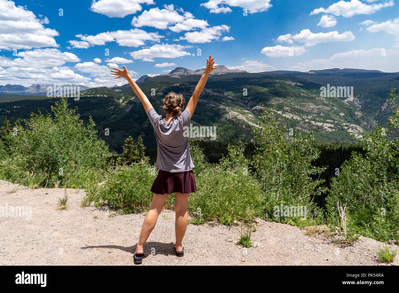 Woman facing viewer hi-res stock photography and images - Alamy