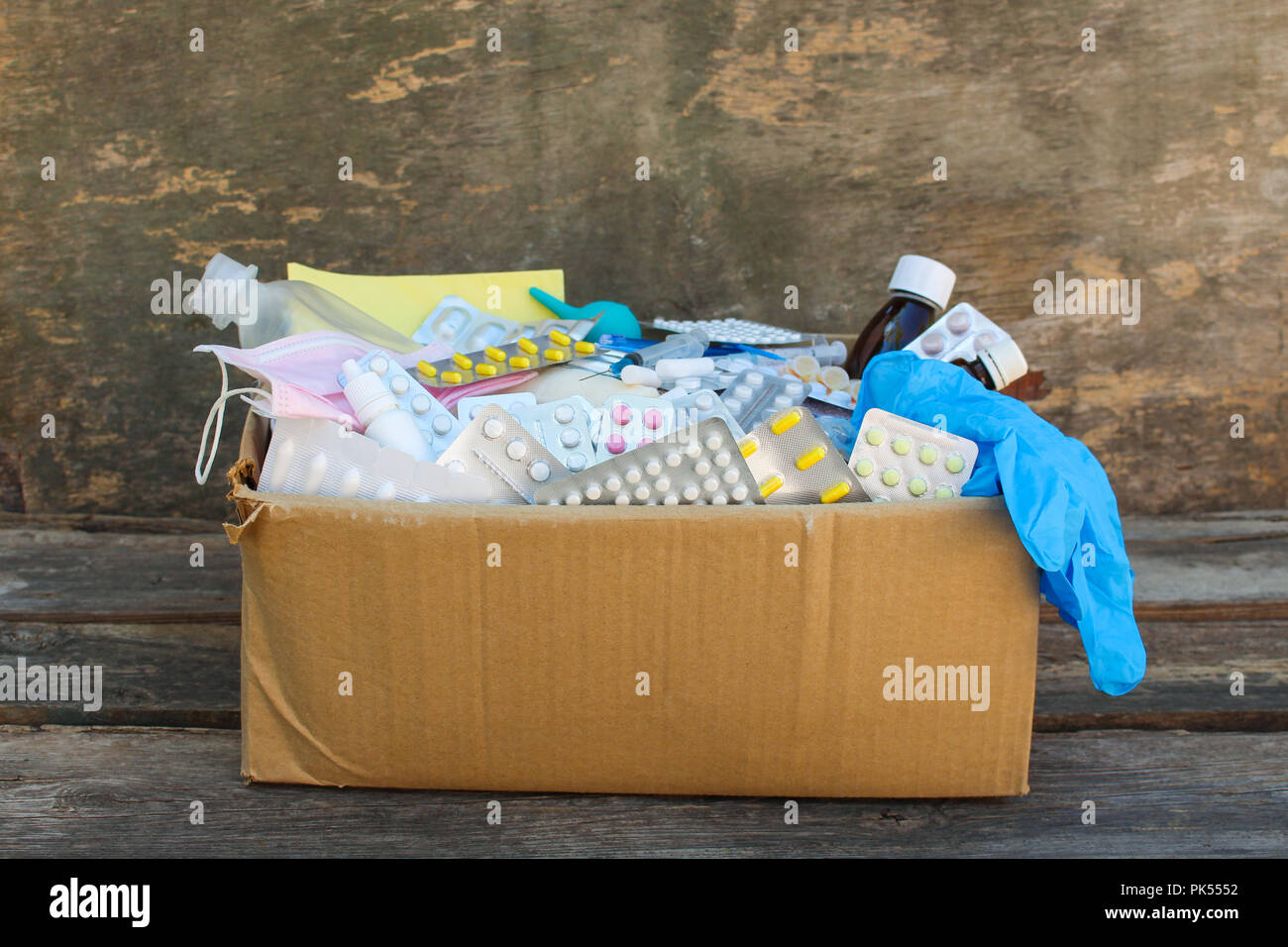 Medical charity donation supplies hi-res stock photography and images ...