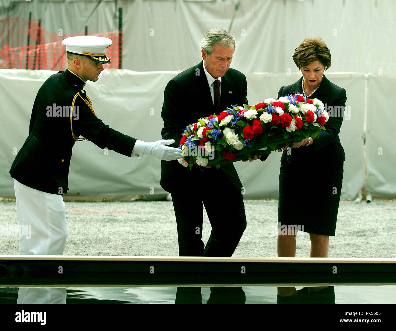 Twin towers 9 11 war on terror hi-res stock photography and images - Alamy