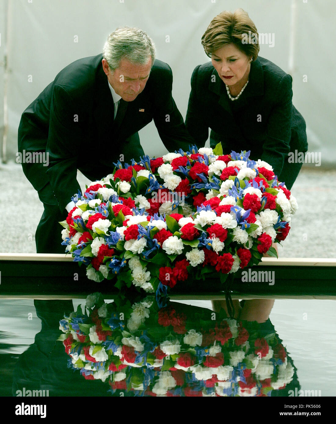 Twin towers 2001 tower 2 hi-res stock photography and images - Alamy