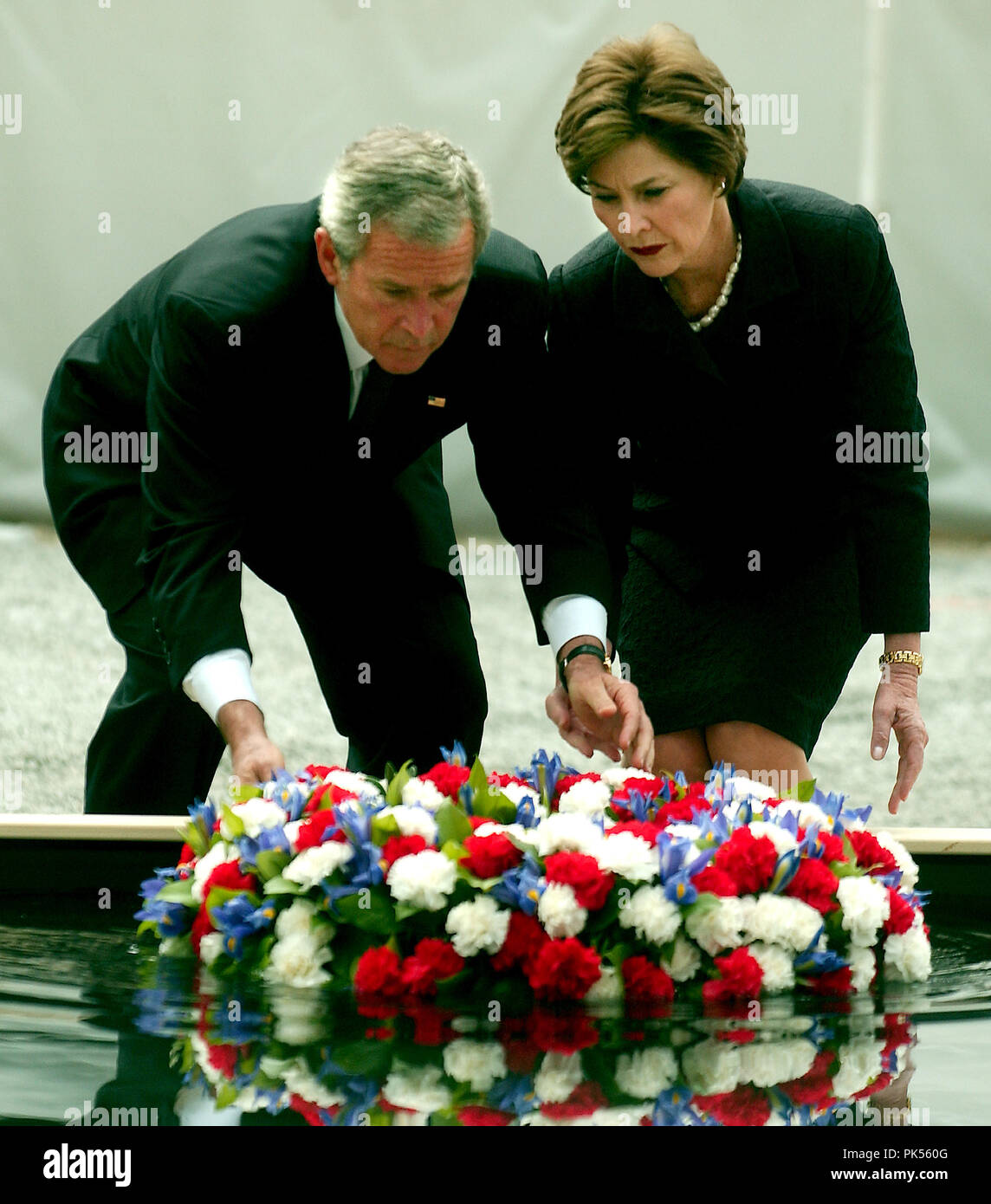 Twin towers 2001 tower 2 hi-res stock photography and images - Alamy