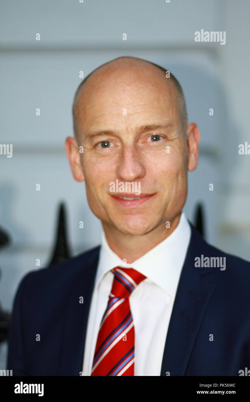STEPHEN KINNOCK MP. BRITISH POLITICIANS. LABOUR. ABERAVON. Photo by ...
