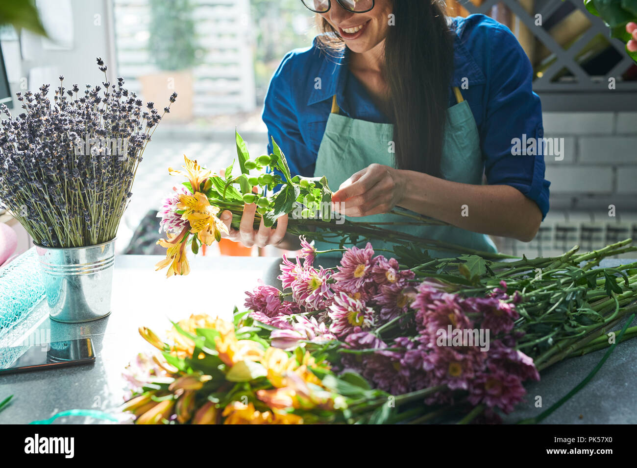 Creative Florist Arranging Bouquets Stock Photo - Alamy