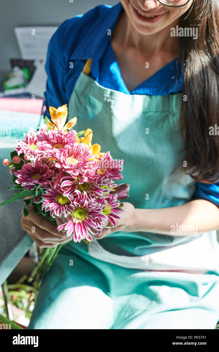 Making up bouquets hi-res stock photography and images - Alamy