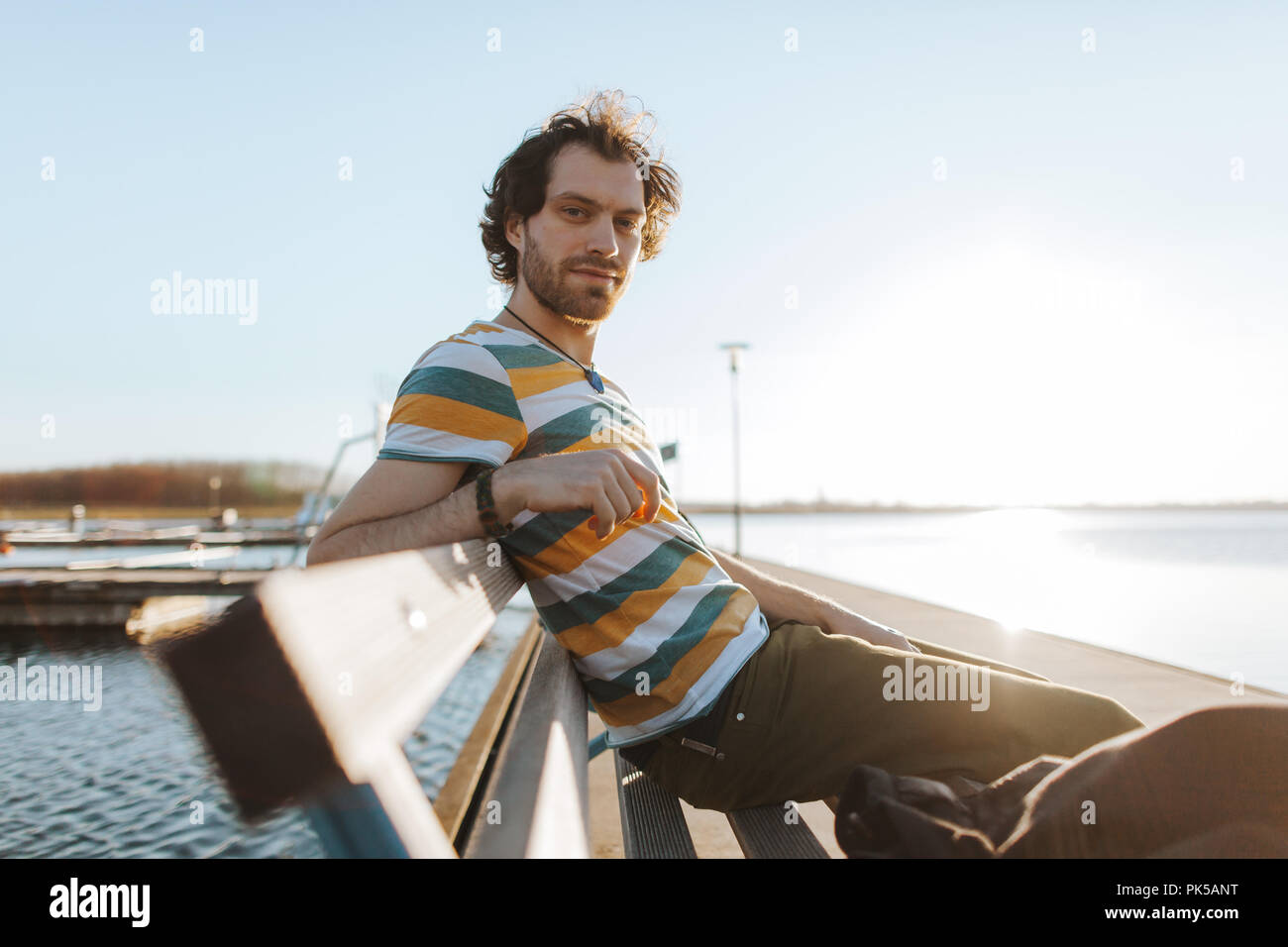 Man looking at the sun hi-res stock photography and images - Alamy