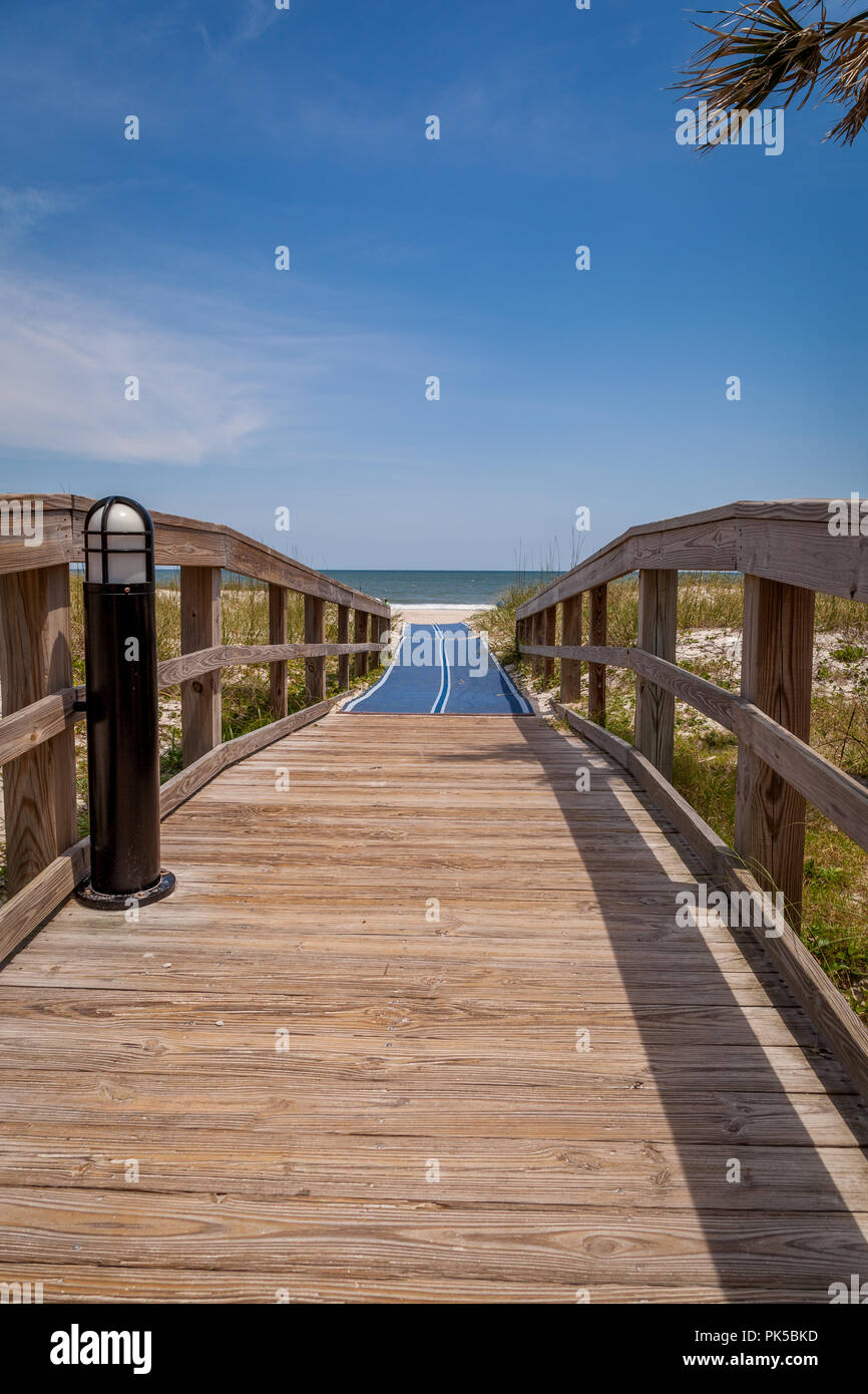 Boardwalk to a beautiful Florida beach Stock Photo - Alamy