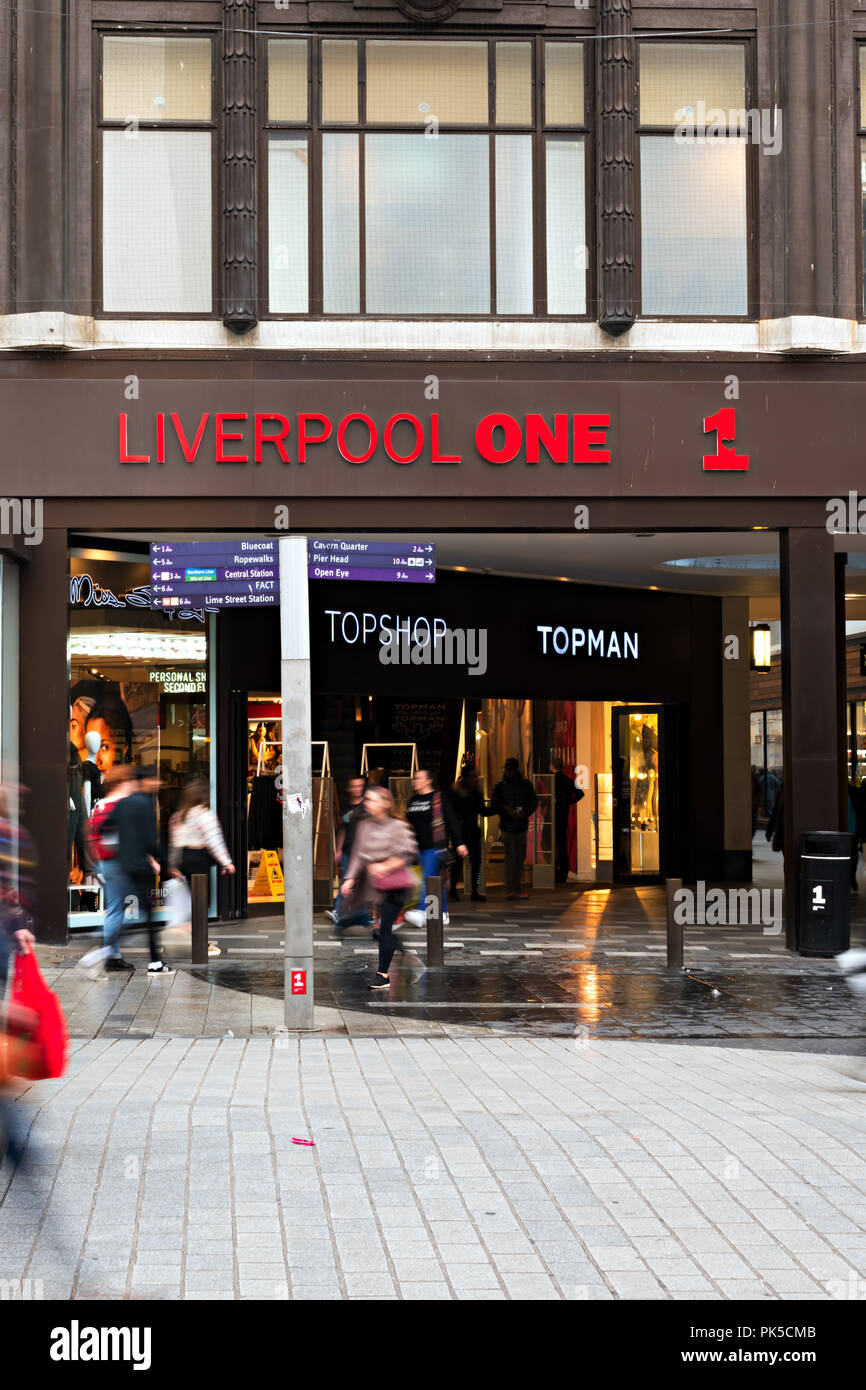 People walking past church hi-res stock photography and images - Alamy