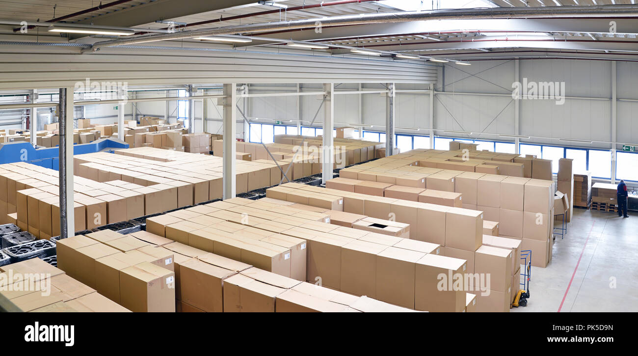 Building warehouse cardboard boxes cargo hi-res stock photography and ...
