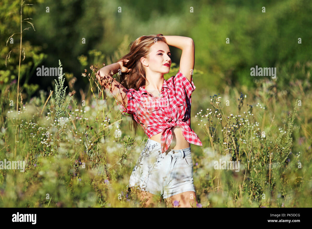 Woman farm country beauty hi-res stock photography and images - Alamy