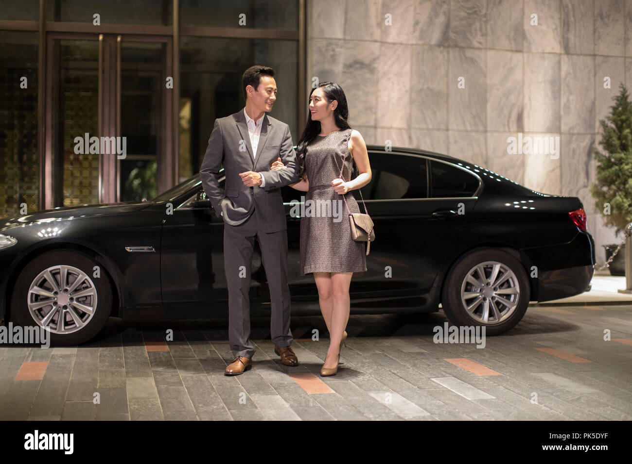Chinese couple in luxury hotel hi-res stock photography and images - Alamy