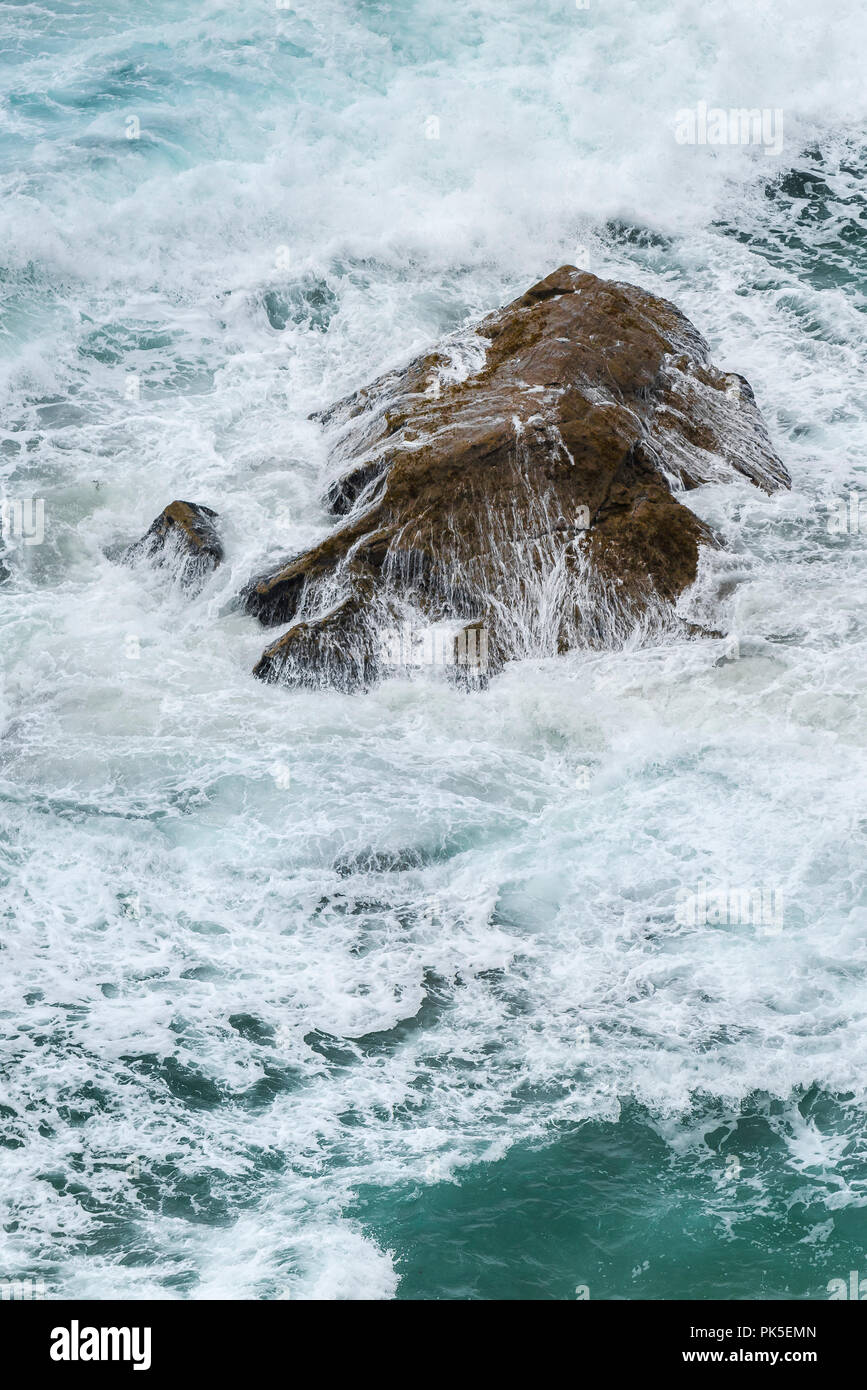 Large rock in sea hi-res stock photography and images - Alamy