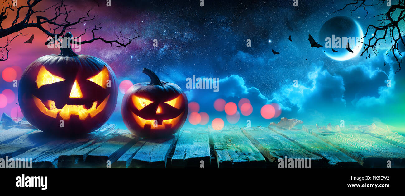 Spooky scary blue halloween hi-res stock photography and images - Alamy