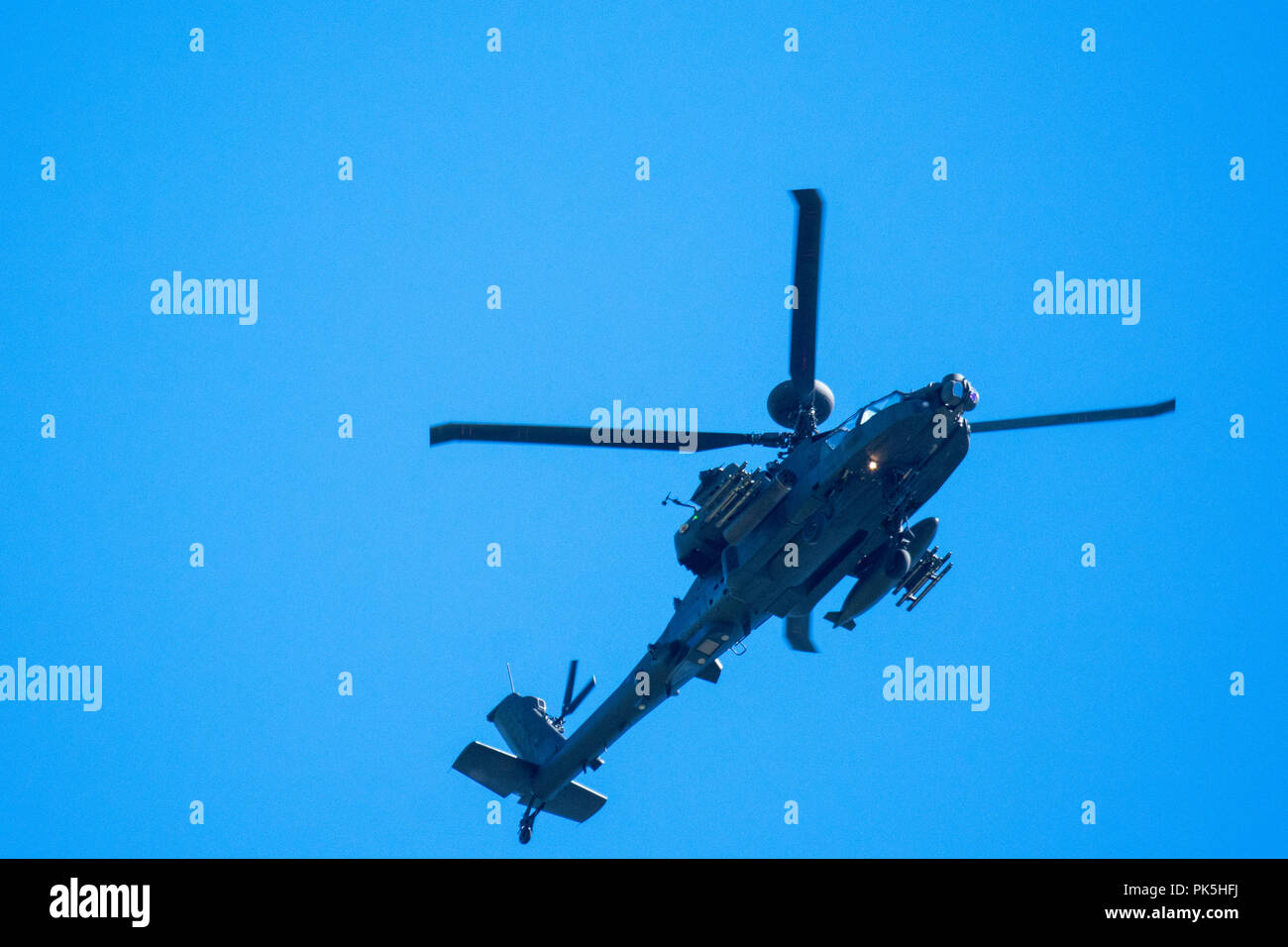 Army air corp apache attack helicopter hi-res stock photography and ...