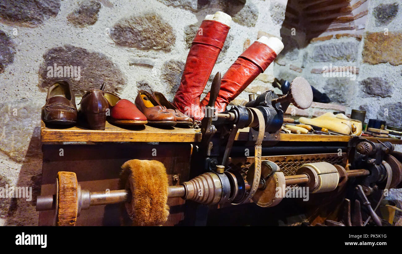 Shoe making tools hi-res stock photography and images - Alamy