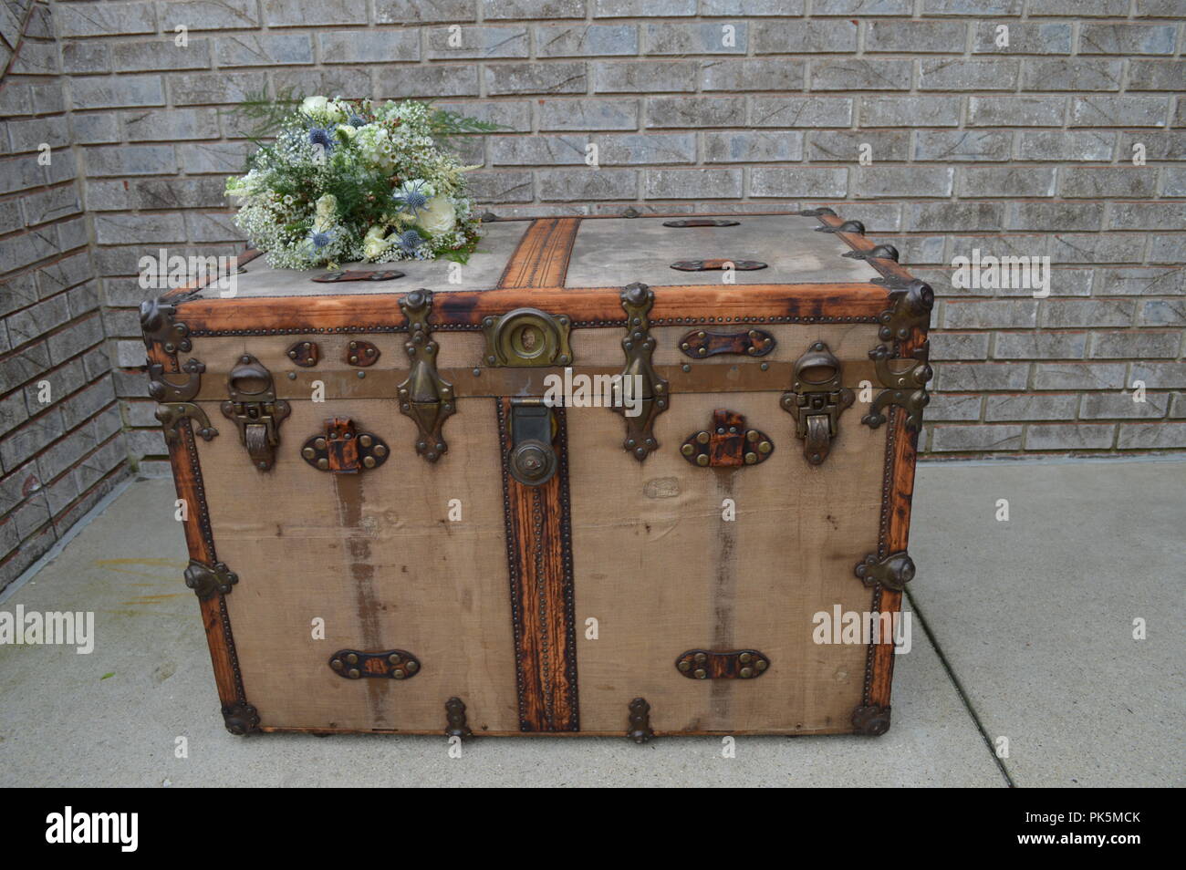Vintage travel trunk hi-res stock photography and images - Alamy