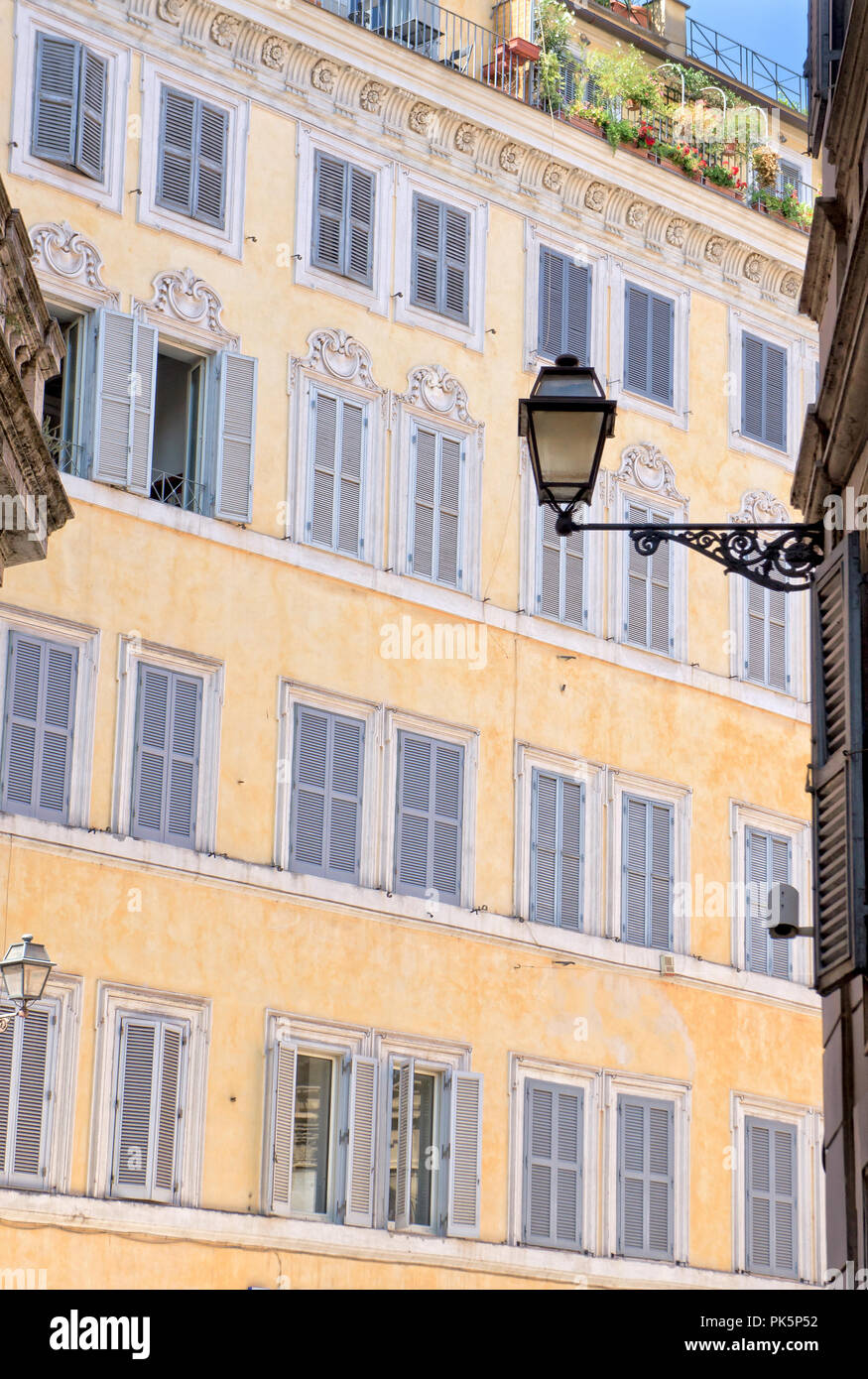 Rome old windows hi-res stock photography and images - Alamy