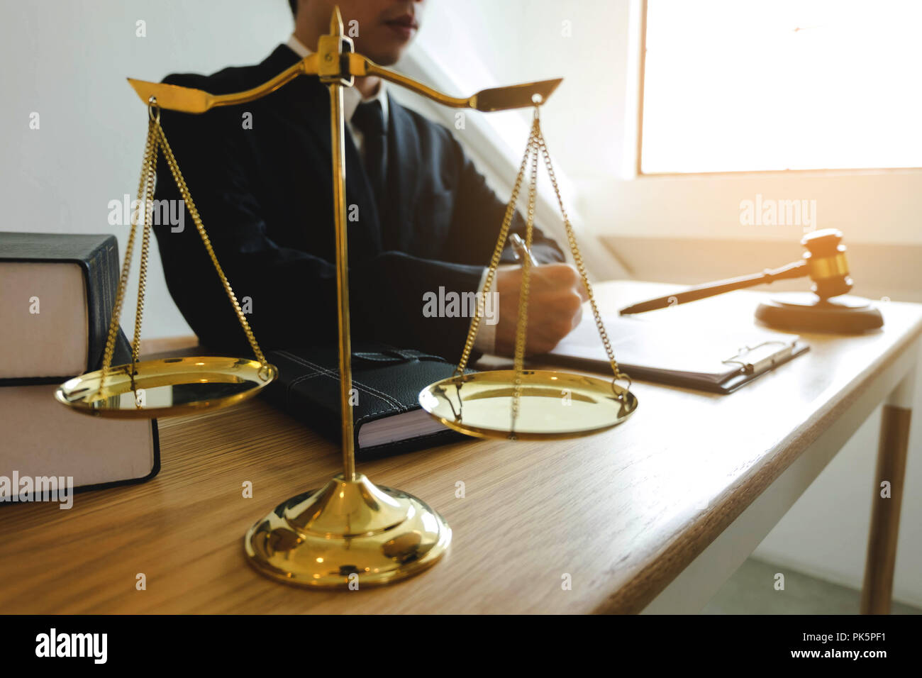 Meeting legal lawyer paperwork hi-res stock photography and images - Alamy