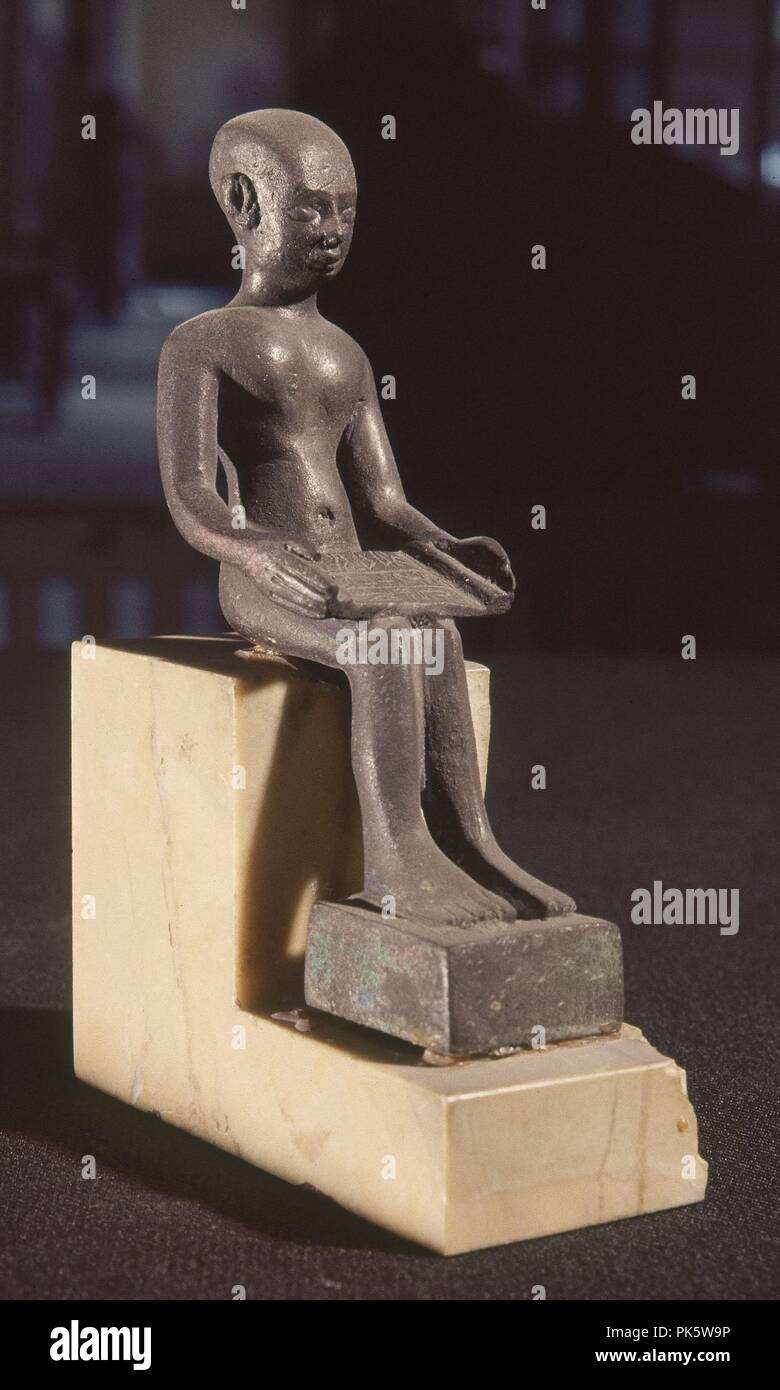 ESCRIBA SENTADO. Location: EGYPTIAN MUSEUM. KAIRO Stock Photo - Alamy