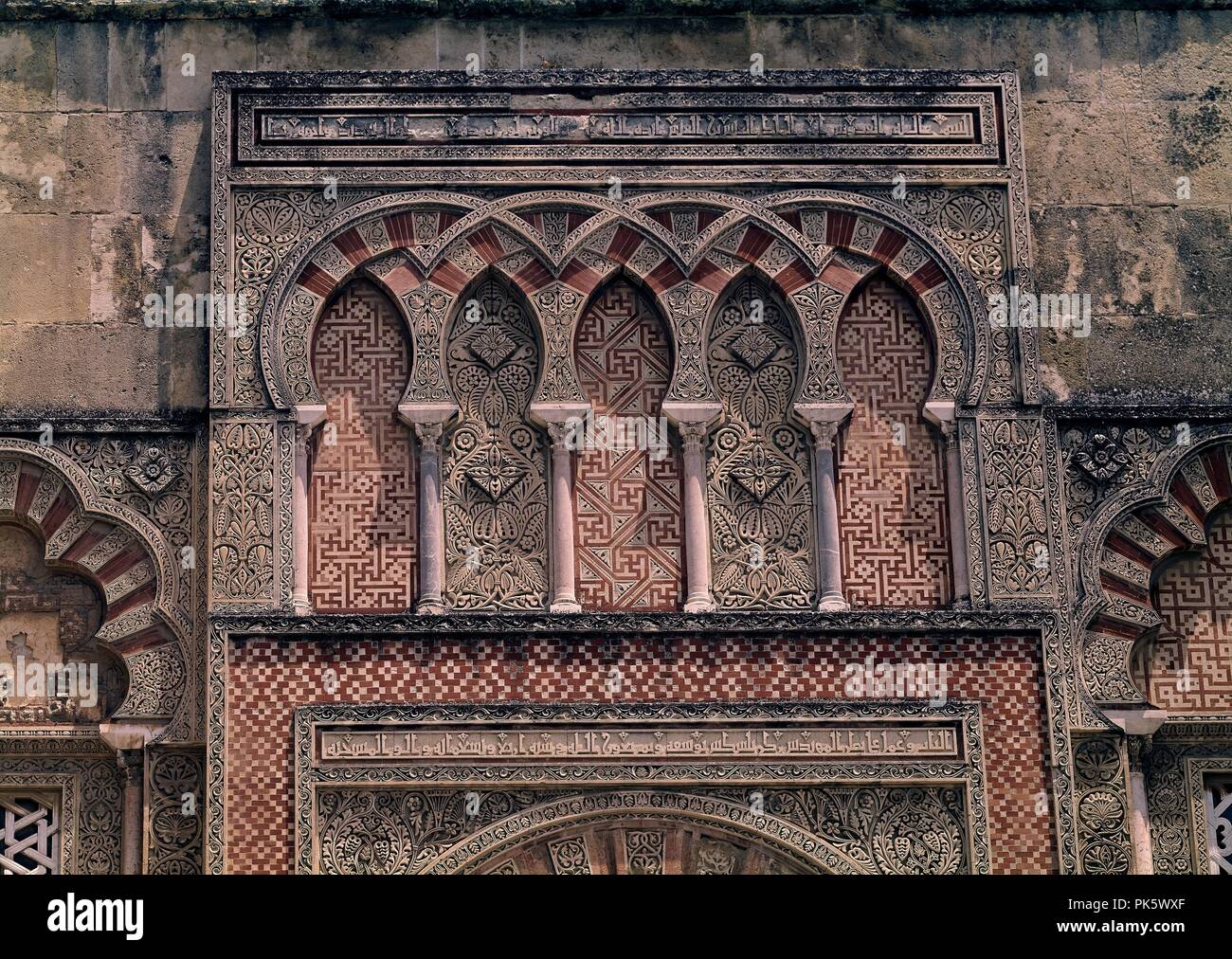 DETALLE DE LOS ARCOS ENTRELAZADOS DE LA PUERTA DE AL-HAKAM II O DE SAN ... DETALLE DE LOS ARCOS ENTRELAZADOS DE LA PUERTA DE AL-HAKAM II O DE SAN ...