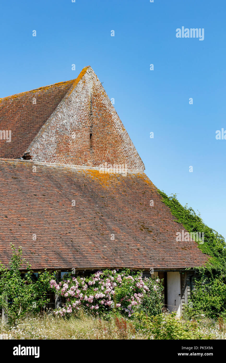 Kent peg tiles hi-res stock photography and images - Alamy