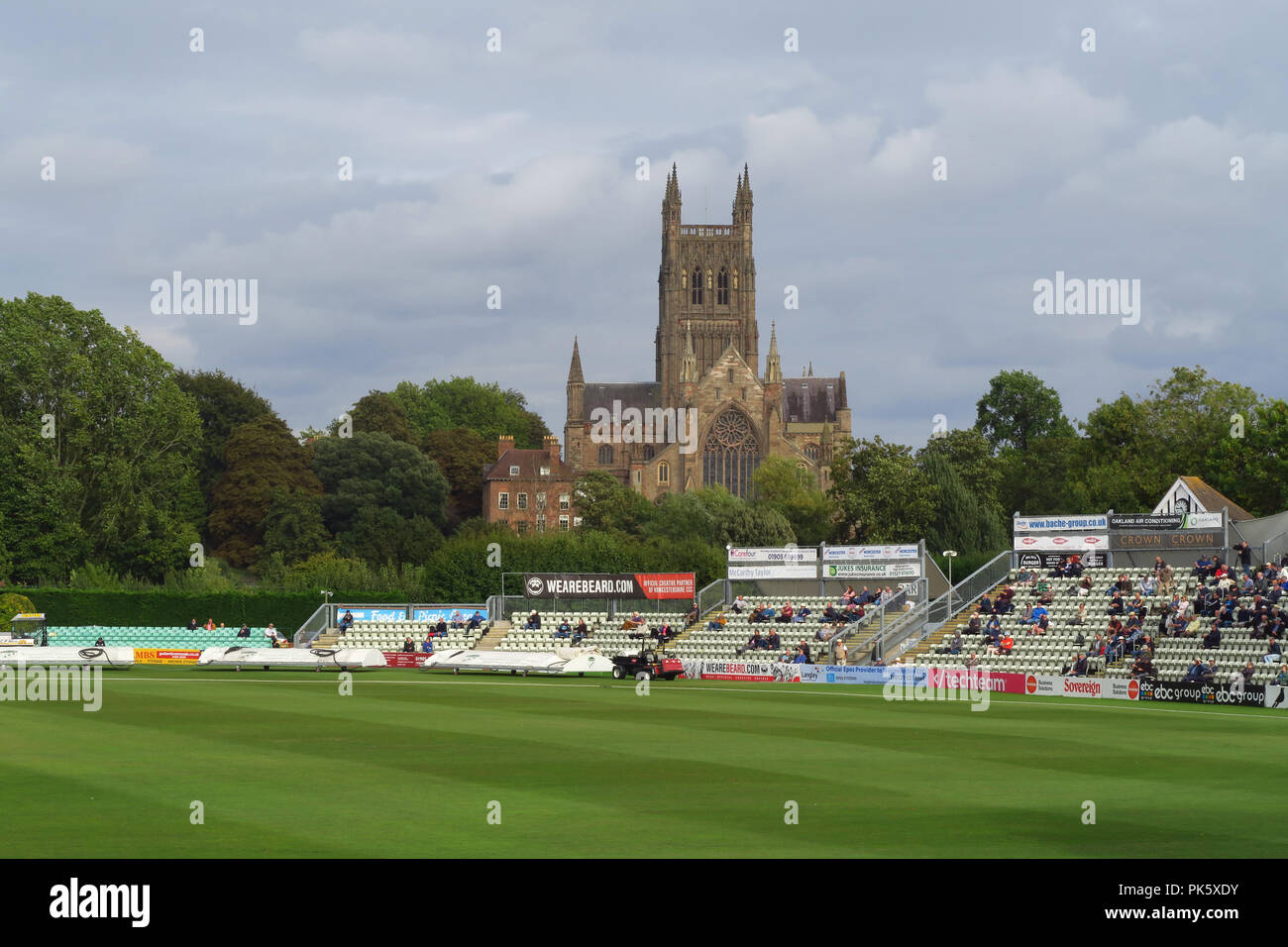 New road cricket ground hi-res stock photography and images - Alamy
