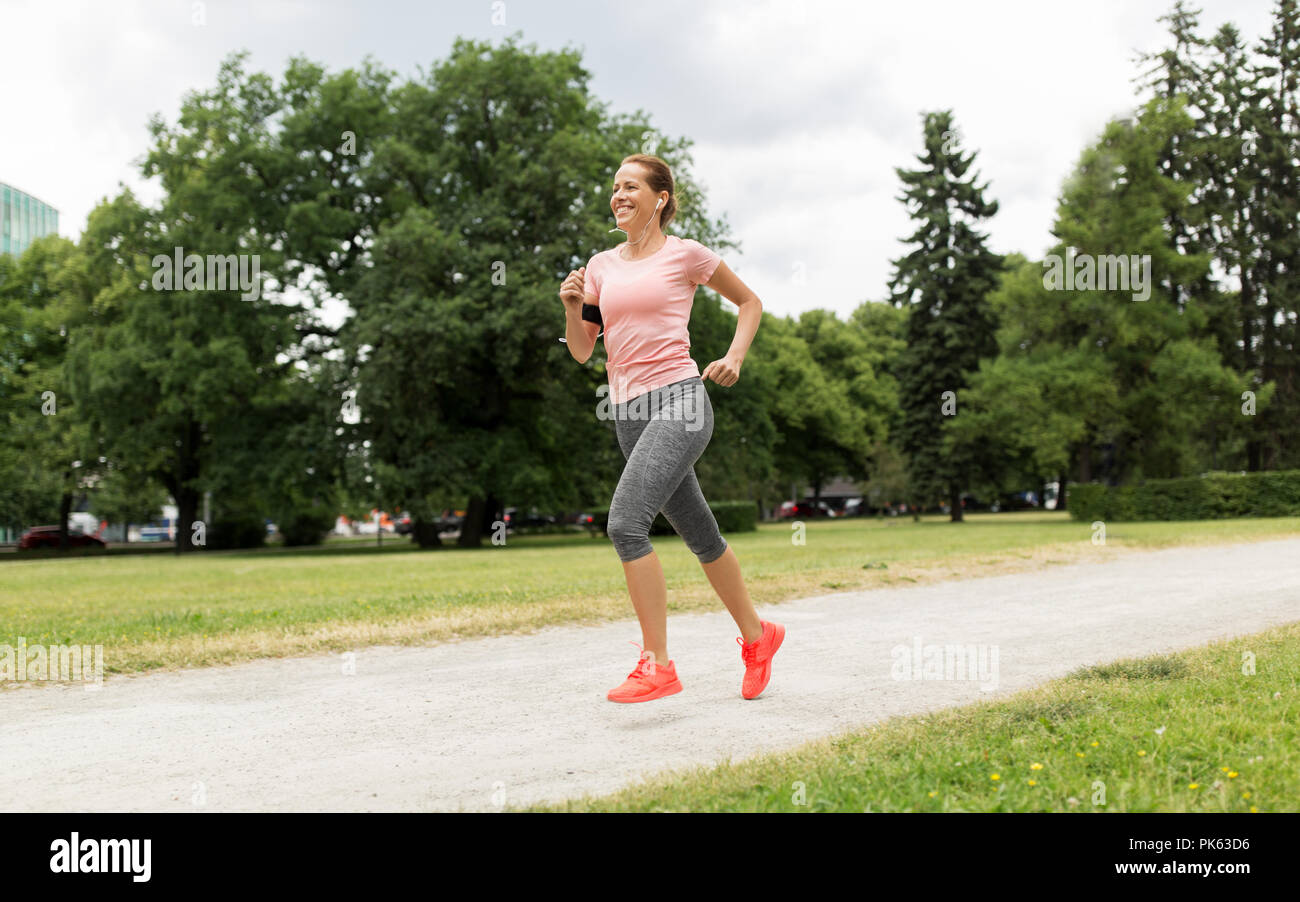 Pretty woman running hi-res stock photography and images - Alamy