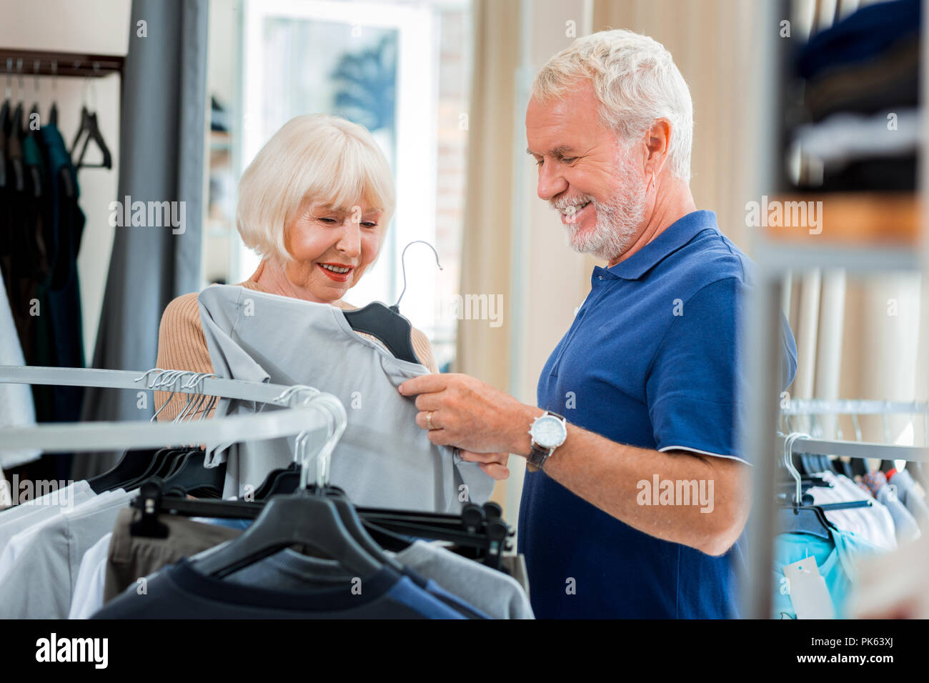 Elderly customers shopping hi-res stock photography and images - Alamy