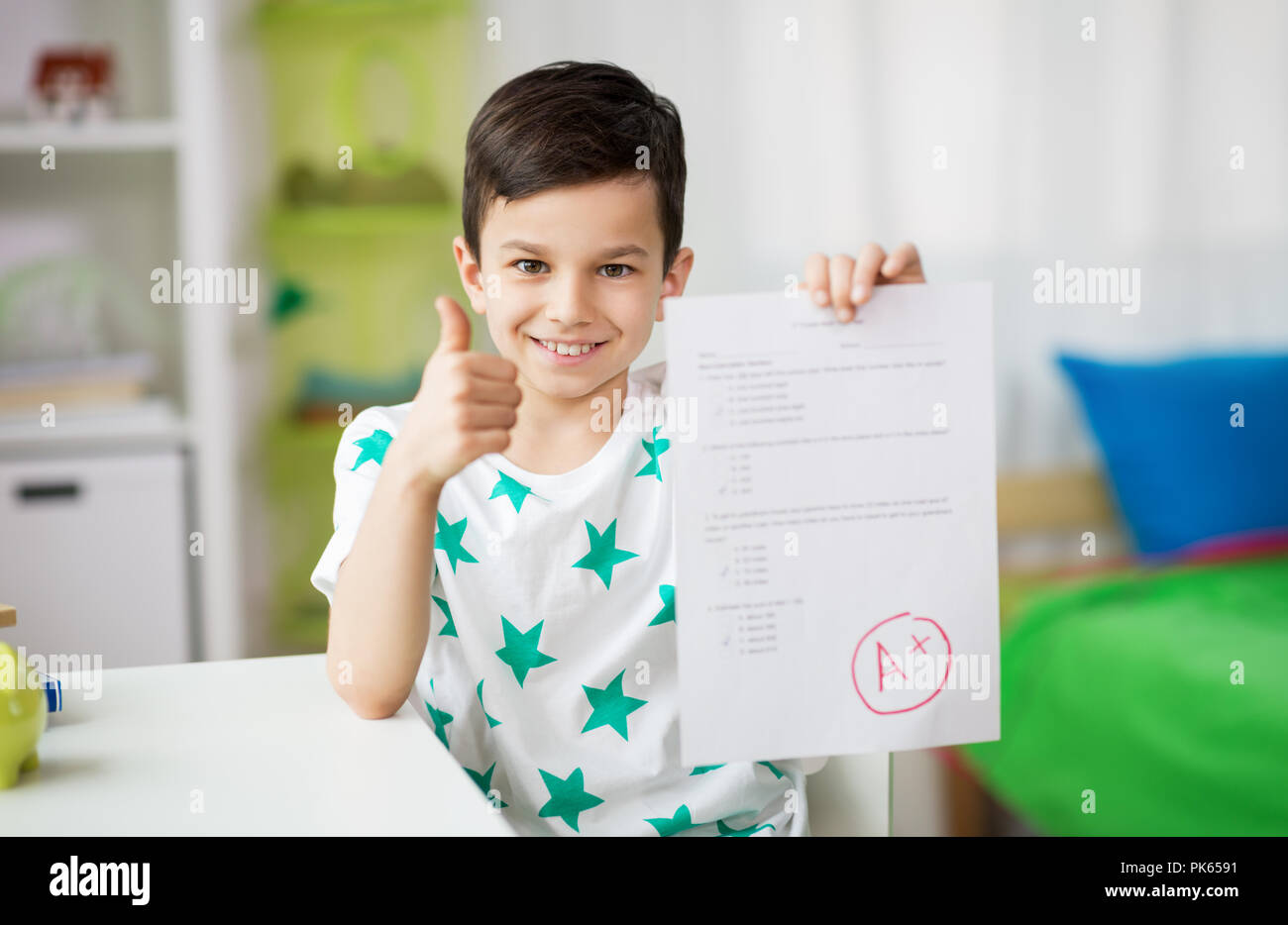 Smart boy with thumbs up hi-res stock photography and images - Alamy