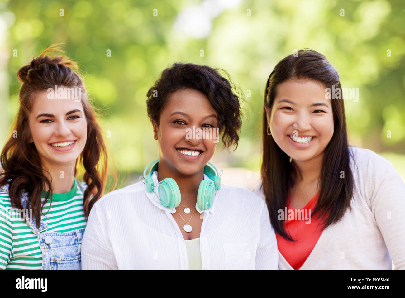 Young women in the park hi-res stock photography and images - Alamy