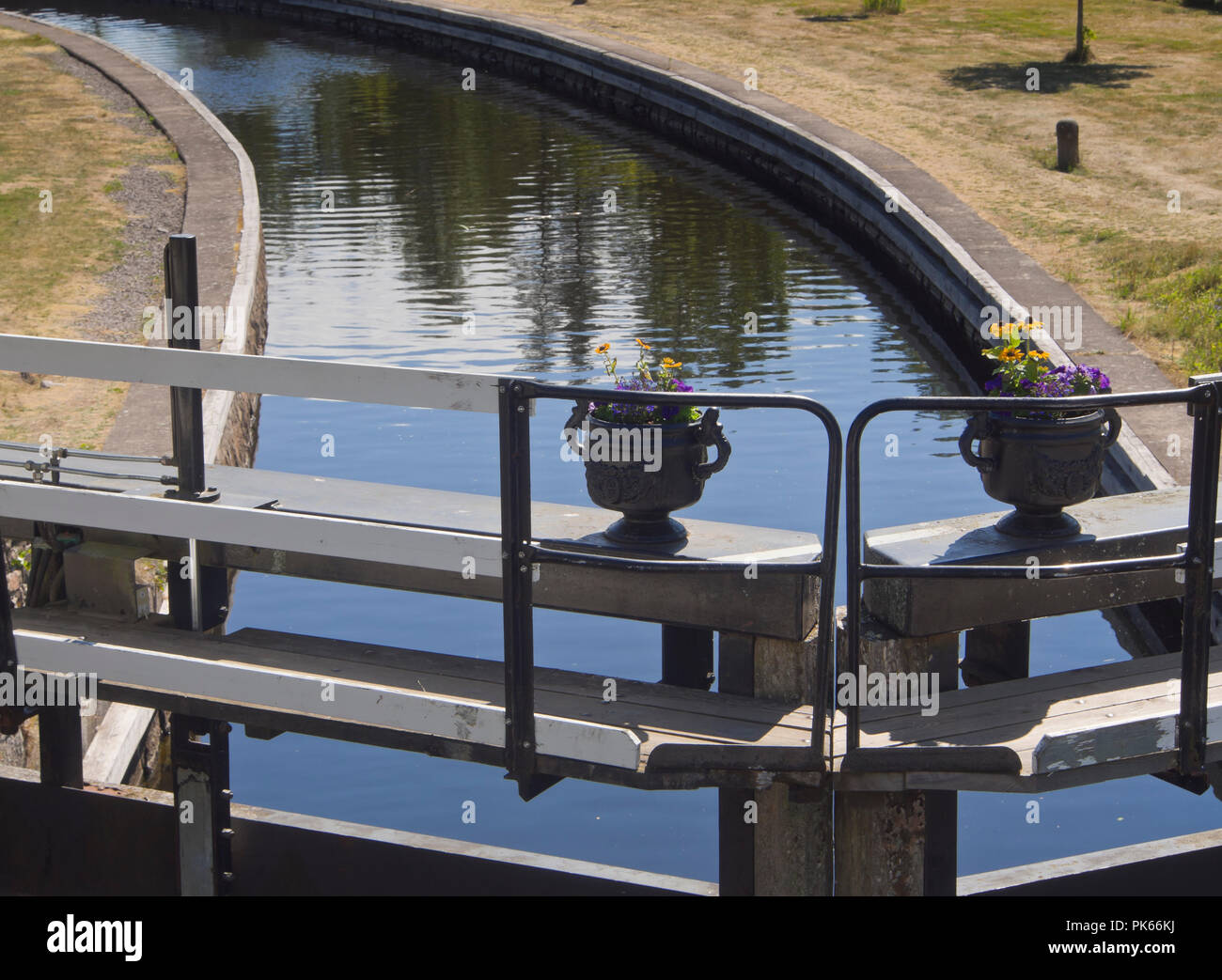 Canal sluice gate hi-res stock photography and images - Alamy