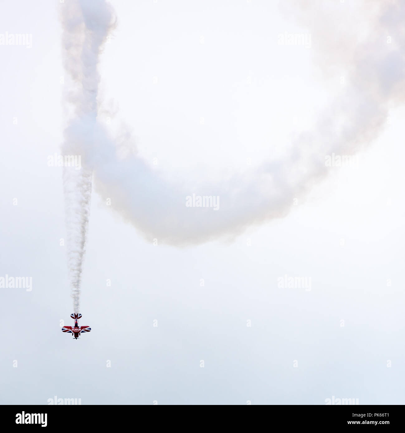 Drawing patterns in the sky, a highly manoeuvrable Pitts Special S2S ...