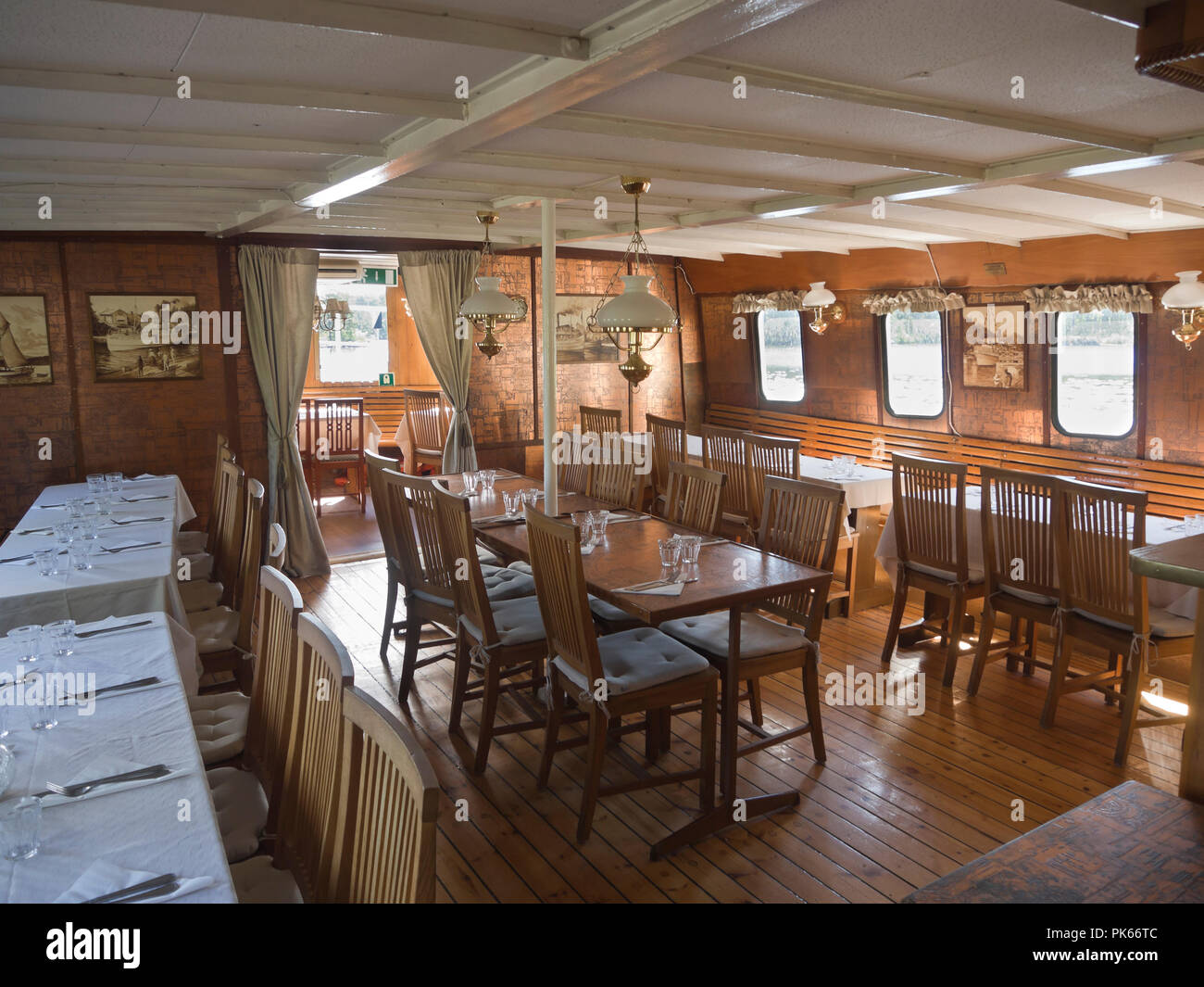 Ship dining room hi-res stock photography and images - Alamy