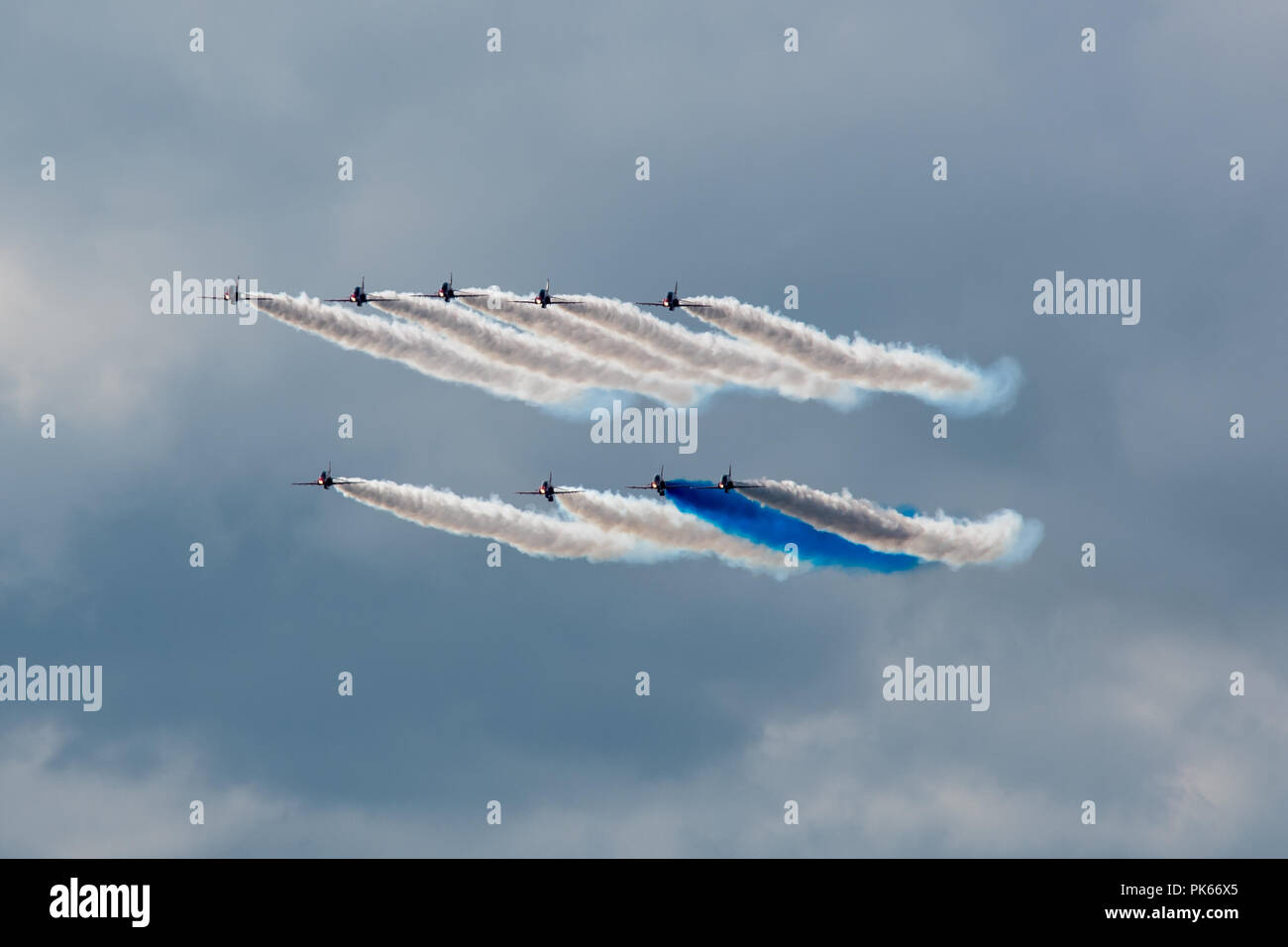 Thick jet trails hi-res stock photography and images - Alamy