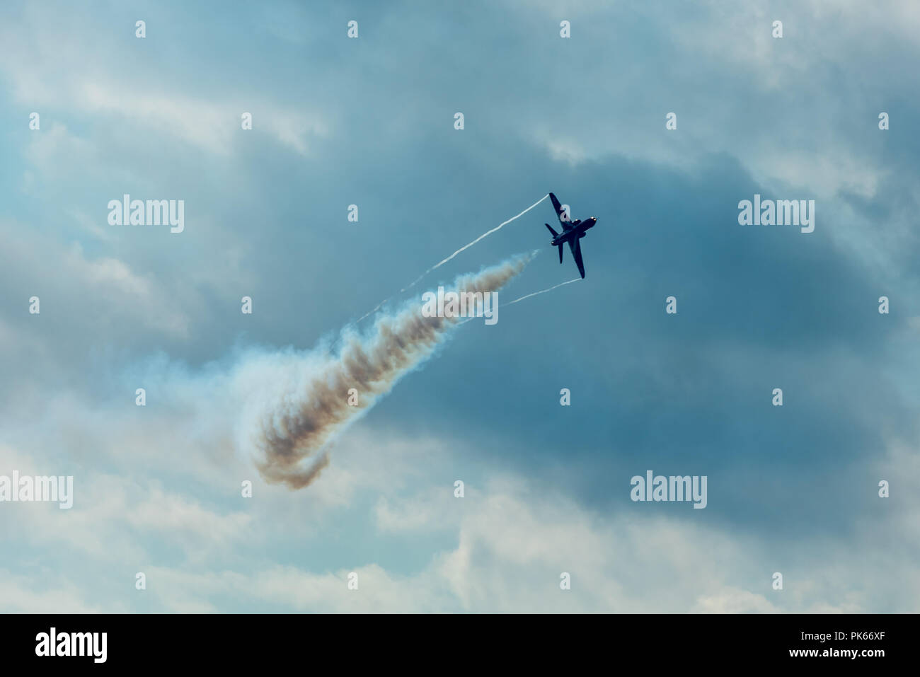 Thick jet trails hi-res stock photography and images - Alamy