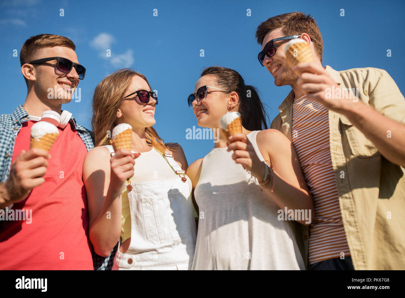 Group eating ice cream hi-res stock photography and images - Alamy