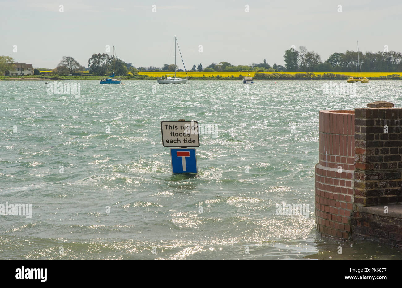 High tide sign hi-res stock photography and images - Alamy