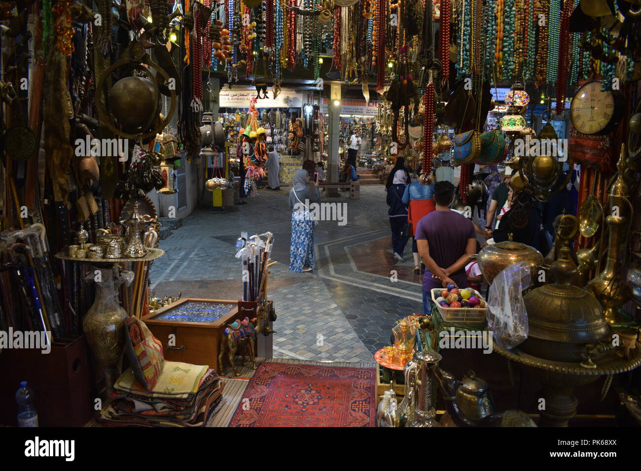 Oman muscat mutrah souk souvenir hi-res stock photography and images ...